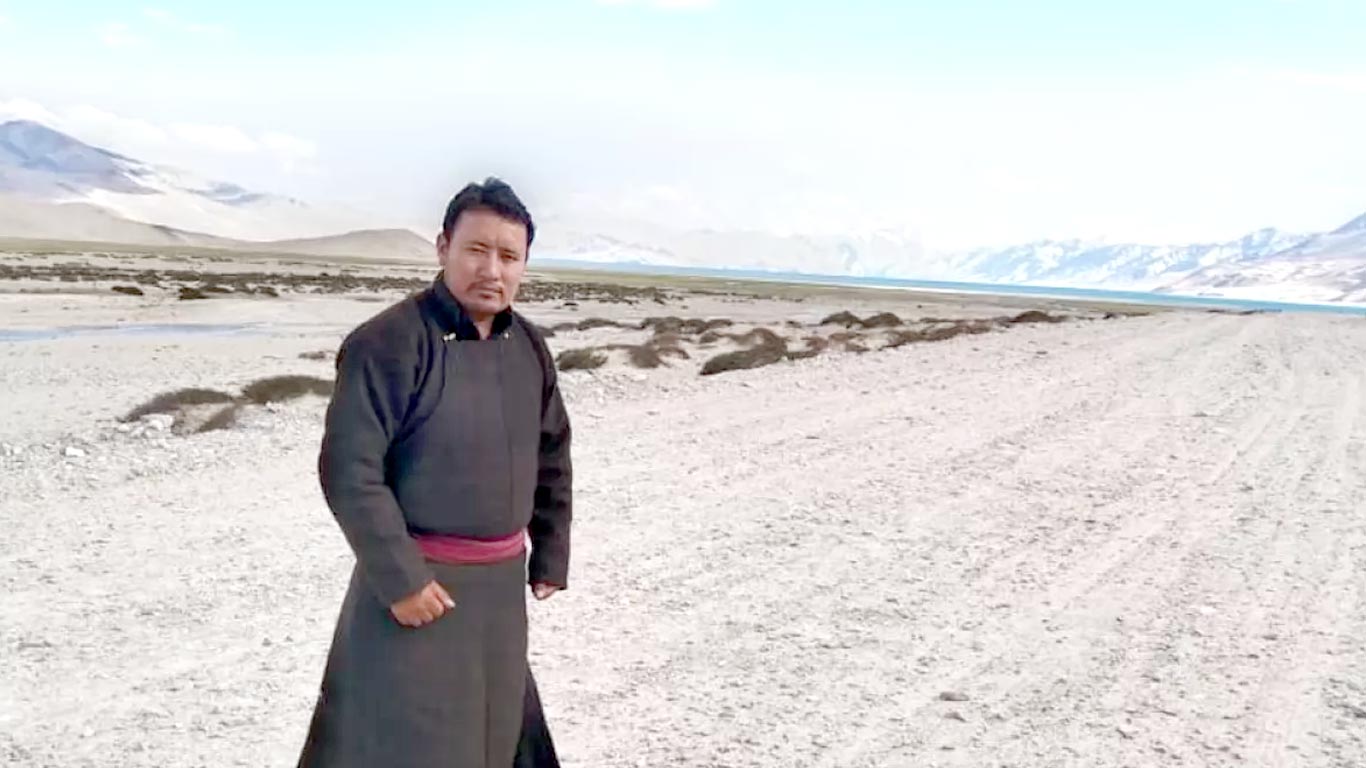 Chinese Army Sets Up Tents in Ladakh’s Buffer Zone, Violating ...